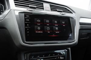 Black Volkswagen Tiguan 2022 in Riga, with an engine capacity of 1.40 L and mileage of 134 thousand km for 24500 €, photo 34 on AUTOMOTO.COM.LV