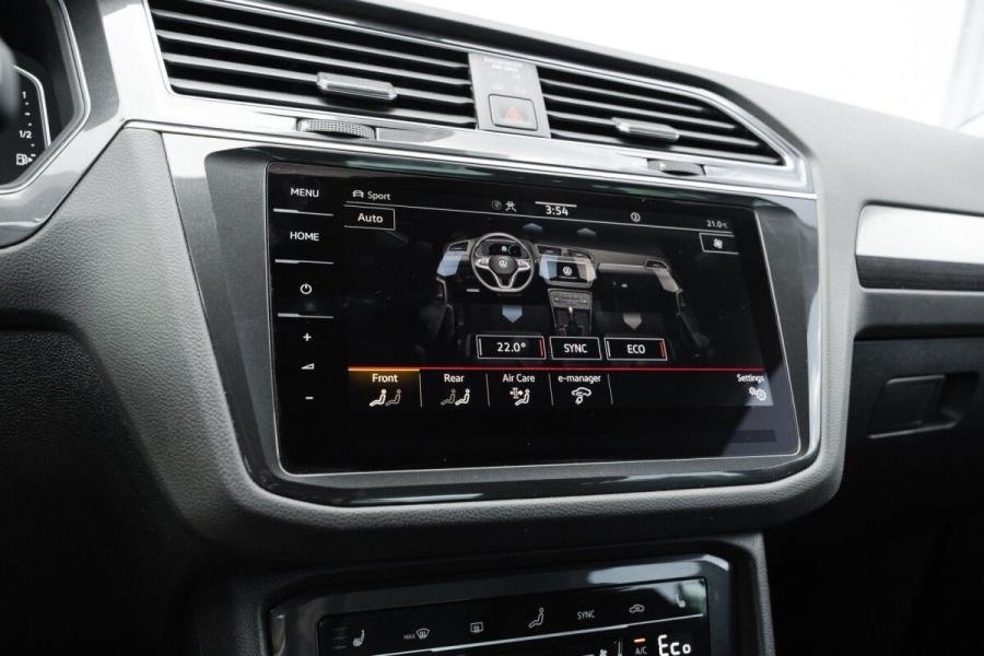 Black Volkswagen Tiguan 2022 in Riga, with an engine capacity of 1.40 L and mileage of 134 thousand km for 24500 €, photo 35 on AUTOMOTO.COM.LV