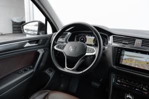 Black Volkswagen Tiguan 2022 in Riga, with an engine capacity of 1.40 L and mileage of 134 thousand km for 24500 €, photo 38 on AUTOMOTO.COM.LV