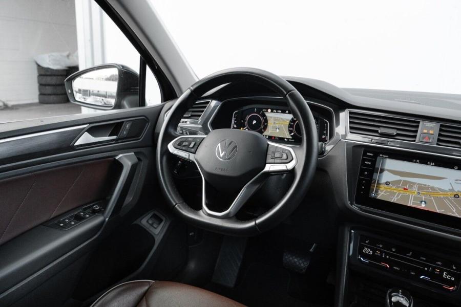 Black Volkswagen Tiguan 2022 in Riga, with an engine capacity of 1.40 L and mileage of 134 thousand km for 24500 €, photo 38 on AUTOMOTO.COM.LV