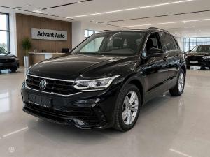 Black Volkswagen Tiguan 2022 in Vilnius, with an engine capacity of 1.50 L and mileage of 43 thousand km for 30855 €, photo  on AUTOMOTO.COM.LV
