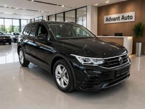 Black Volkswagen Tiguan 2022 in Vilnius, with an engine capacity of 1.50 L and mileage of 43 thousand km for 30855 €, photo 4 on AUTOMOTO.COM.LV