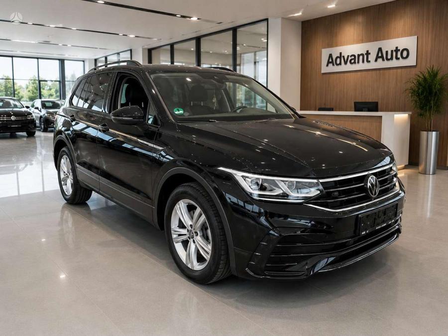 Black Volkswagen Tiguan 2022 in Vilnius, with an engine capacity of 1.50 L and mileage of 43 thousand km for 30855 €, photo 4 on AUTOMOTO.COM.LV