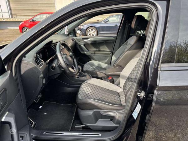 Black Volkswagen Tiguan 2022 in Vilnius, with an engine capacity of 1.50 L and mileage of 43 thousand km for 30855 €, photo 6 on AUTOMOTO.COM.LV