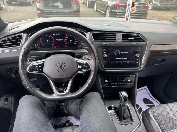 Black Volkswagen Tiguan 2022 in Vilnius, with an engine capacity of 1.50 L and mileage of 43 thousand km for 30855 €, photo 7 on AUTOMOTO.COM.LV