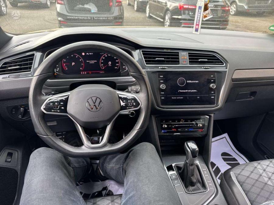 Black Volkswagen Tiguan 2022 in Vilnius, with an engine capacity of 1.50 L and mileage of 43 thousand km for 30855 €, photo 8 on AUTOMOTO.COM.LV
