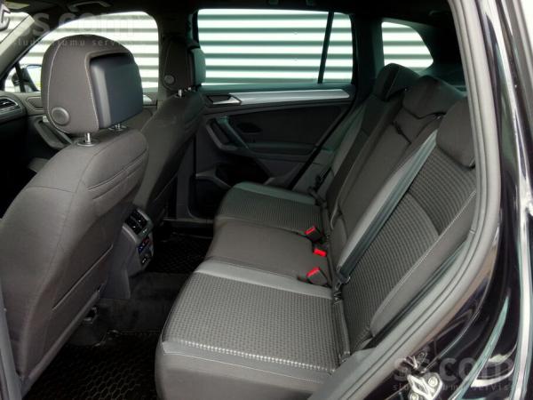 Black Volkswagen Tiguan 2022 in Riga, with an engine capacity of 2.00 L and mileage of 163 thousand km for 20500 €, photo 7 on AUTOMOTO.COM.LV
