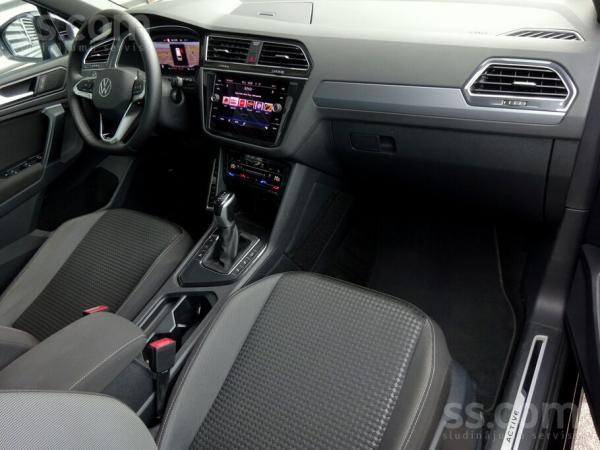 Black Volkswagen Tiguan 2022 in Riga, with an engine capacity of 2.00 L and mileage of 163 thousand km for 20500 €, photo 8 on AUTOMOTO.COM.LV