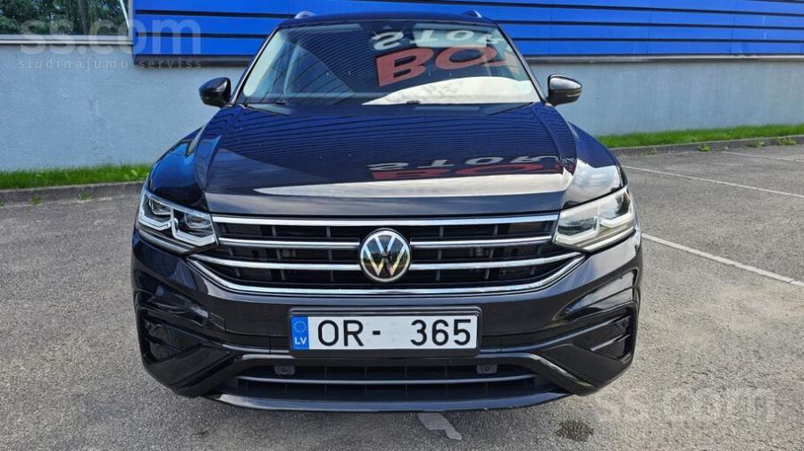 Melns Volkswagen Tiguan 2022 Rīga, ar dzinēja tilpumu 2.00 L un nobraukumu 100 tūkst. km par 27000 €, foto 3 vietnē AUTOMOTO.COM.LV