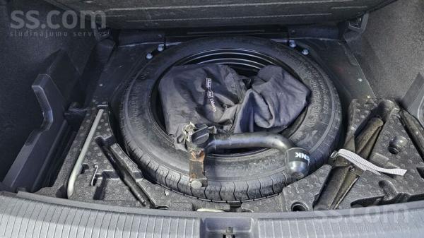 Black Volkswagen Tiguan 2022 in Riga, with an engine capacity of 2.00 L and mileage of 100 thousand km for 27000 €, photo 8 on AUTOMOTO.COM.LV