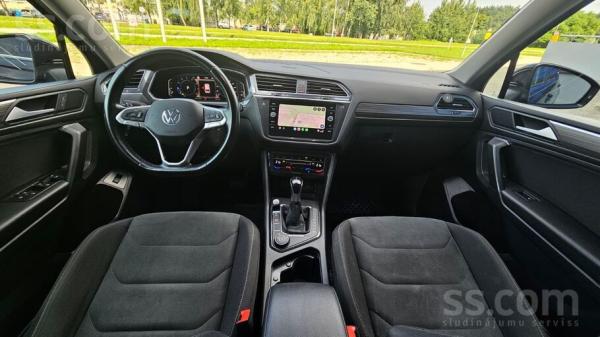 Black Volkswagen Tiguan 2022 in Riga, with an engine capacity of 2.00 L and mileage of 100 thousand km for 27000 €, photo 10 on AUTOMOTO.COM.LV