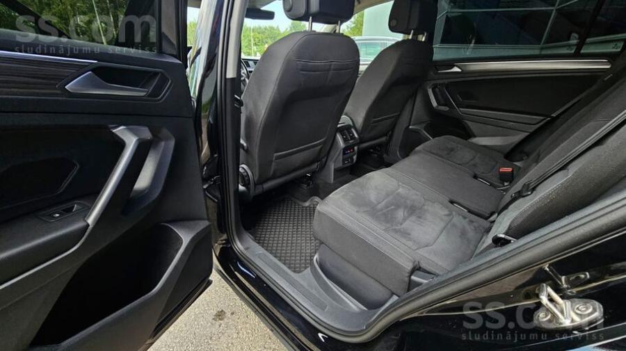 Melns Volkswagen Tiguan 2022 Rīga, ar dzinēja tilpumu 2.00 L un nobraukumu 100 tūkst. km par 27000 €, foto 13 vietnē AUTOMOTO.COM.LV