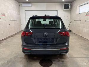Melns Volkswagen Tiguan 2022 Marijampole, ar dzinēja tilpumu 1.50 L un nobraukumu 36 tūkst. km par 22639 €, foto 9 vietnē AUTOMOTO.COM.LV