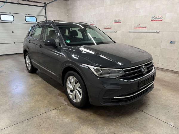 Melns Volkswagen Tiguan 2022 Marijampole, ar dzinēja tilpumu 1.50 L un nobraukumu 36 tūkst. km par 22639 €, foto 5 vietnē AUTOMOTO.COM.LV