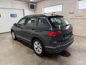Melns Volkswagen Tiguan 2022 Marijampole, ar dzinēja tilpumu 1.50 L un nobraukumu 36 tūkst. km par 22639 €, foto 12 vietnē AUTOMOTO.COM.LV