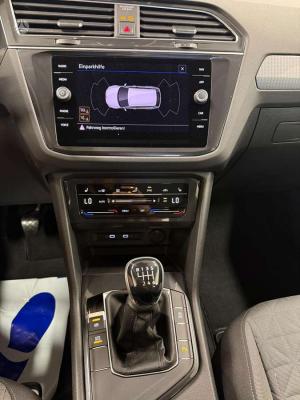Melns Volkswagen Tiguan 2022 Marijampole, ar dzinēja tilpumu 1.50 L un nobraukumu 36 tūkst. km par 22639 €, foto 22 vietnē AUTOMOTO.COM.LV