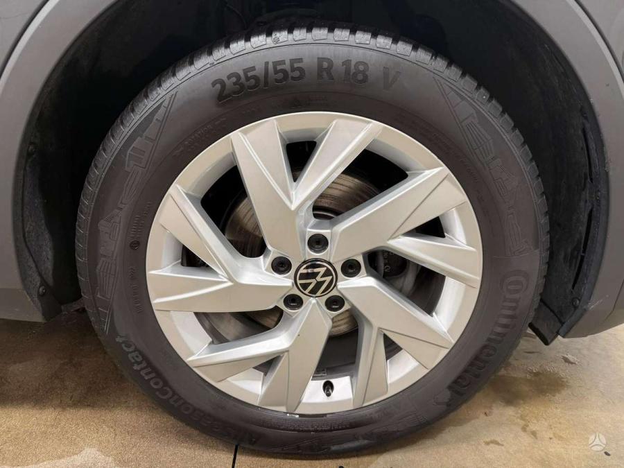 Melns Volkswagen Tiguan 2022 Marijampole, ar dzinēja tilpumu 1.50 L un nobraukumu 36 tūkst. km par 22639 €, foto 33 vietnē AUTOMOTO.COM.LV