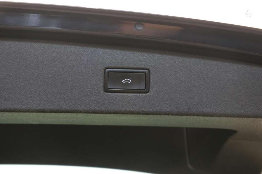 Black Volkswagen Tiguan 2022 in Vilnius, with an engine capacity of 1.40 L and mileage of 168 thousand km for 21390 €, photo 9 on AUTOMOTO.COM.LV
