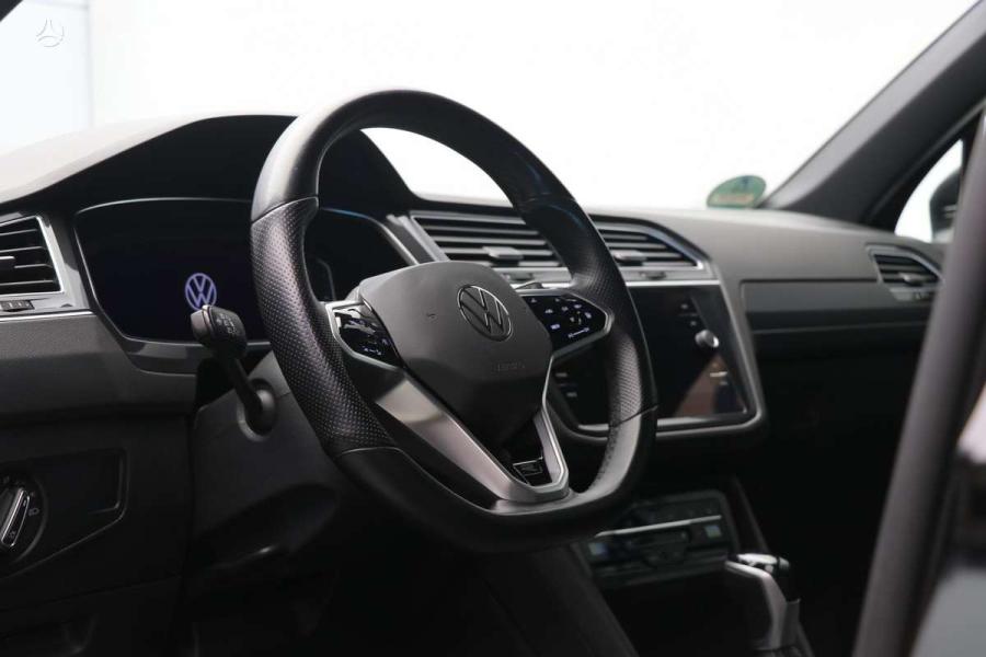 Black Volkswagen Tiguan 2022 in Vilnius, with an engine capacity of 1.40 L and mileage of 168 thousand km for 21390 €, photo 19 on AUTOMOTO.COM.LV