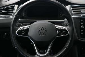 Black Volkswagen Tiguan 2022 in Vilnius, with an engine capacity of 1.40 L and mileage of 168 thousand km for 21390 €, photo 21 on AUTOMOTO.COM.LV