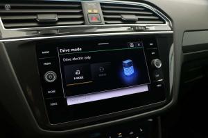 Black Volkswagen Tiguan 2022 in Vilnius, with an engine capacity of 1.40 L and mileage of 168 thousand km for 21390 €, photo 26 on AUTOMOTO.COM.LV