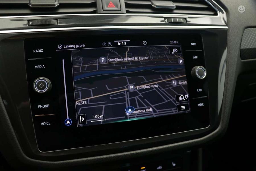 Black Volkswagen Tiguan 2022 in Vilnius, with an engine capacity of 1.40 L and mileage of 168 thousand km for 21390 €, photo 29 on AUTOMOTO.COM.LV