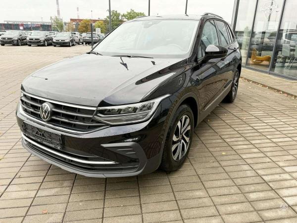 Black Volkswagen Tiguan 2022 in Kaunas, with an engine capacity of 1.50 L and mileage of 210 thousand km for 18500 €, photo 1 on AUTOMOTO.COM.LV