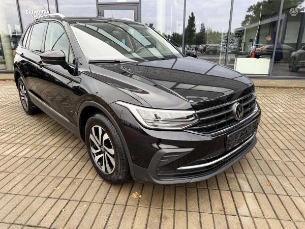 Black Volkswagen Tiguan 2022 in Kaunas, with an engine capacity of 1.50 L and mileage of 210 thousand km for 18500 €, photo 3 on AUTOMOTO.COM.LV