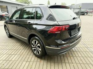 Black Volkswagen Tiguan 2022 in Kaunas, with an engine capacity of 1.50 L and mileage of 210 thousand km for 18500 €, photo 5 on AUTOMOTO.COM.LV