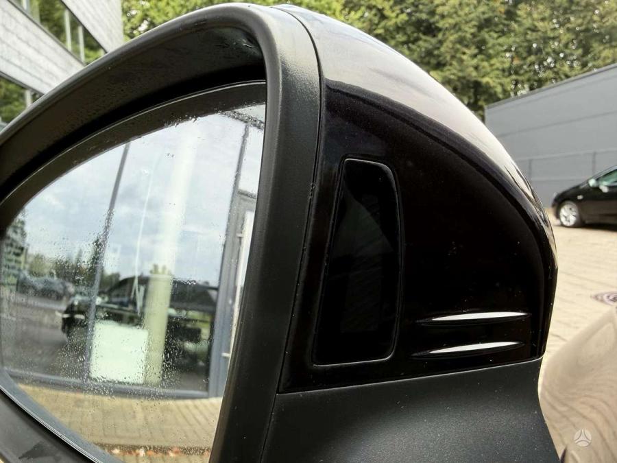Black Volkswagen Tiguan 2022 in Kaunas, with an engine capacity of 1.50 L and mileage of 210 thousand km for 18500 €, photo 6 on AUTOMOTO.COM.LV