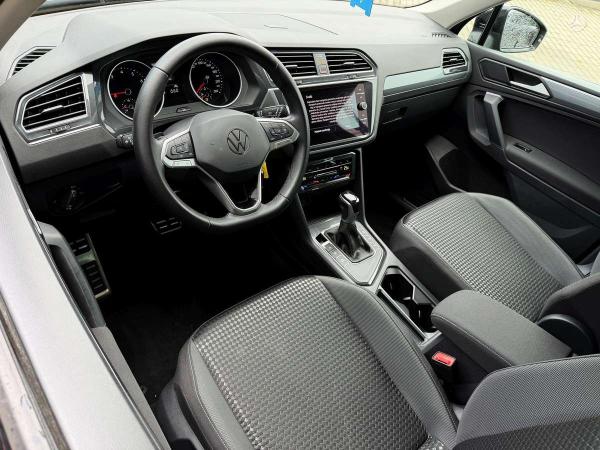 Black Volkswagen Tiguan 2022 in Kaunas, with an engine capacity of 1.50 L and mileage of 210 thousand km for 18500 €, photo 7 on AUTOMOTO.COM.LV