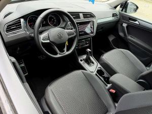 Black Volkswagen Tiguan 2022 in Kaunas, with an engine capacity of 1.50 L and mileage of 210 thousand km for 18500 €, photo 7 on AUTOMOTO.COM.LV