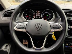 Black Volkswagen Tiguan 2022 in Kaunas, with an engine capacity of 1.50 L and mileage of 210 thousand km for 18500 €, photo 8 on AUTOMOTO.COM.LV