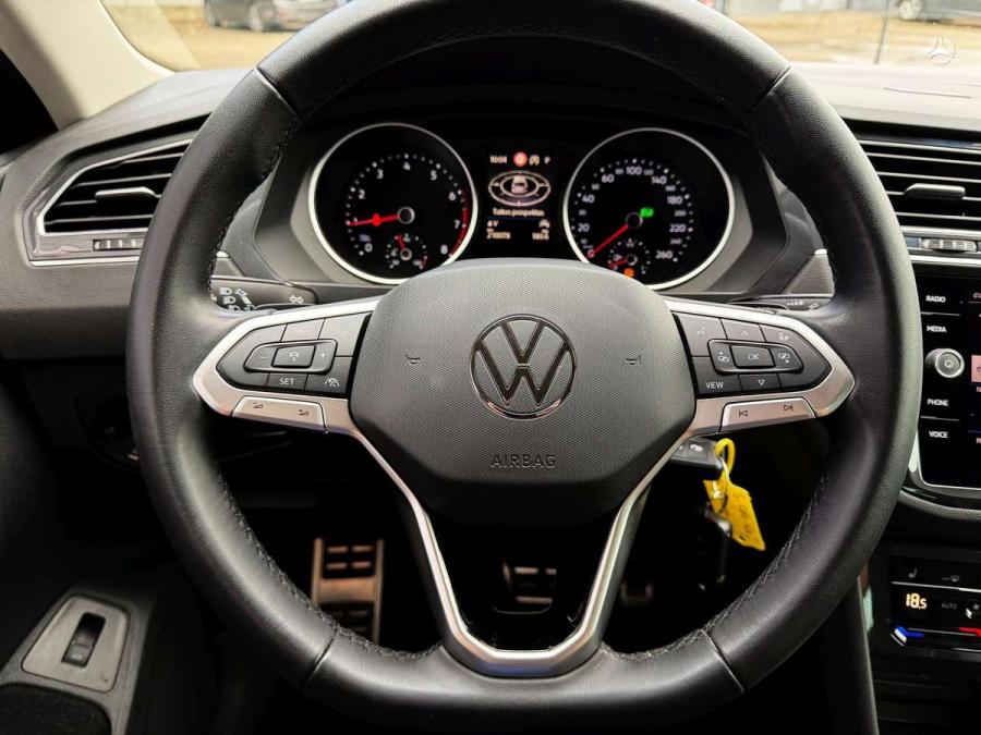 Black Volkswagen Tiguan 2022 in Kaunas, with an engine capacity of 1.50 L and mileage of 210 thousand km for 18500 €, photo 8 on AUTOMOTO.COM.LV