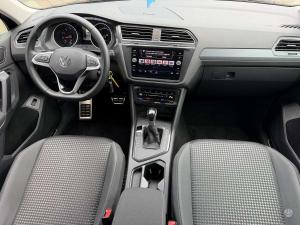 Black Volkswagen Tiguan 2022 in Kaunas, with an engine capacity of 1.50 L and mileage of 210 thousand km for 18500 €, photo 10 on AUTOMOTO.COM.LV