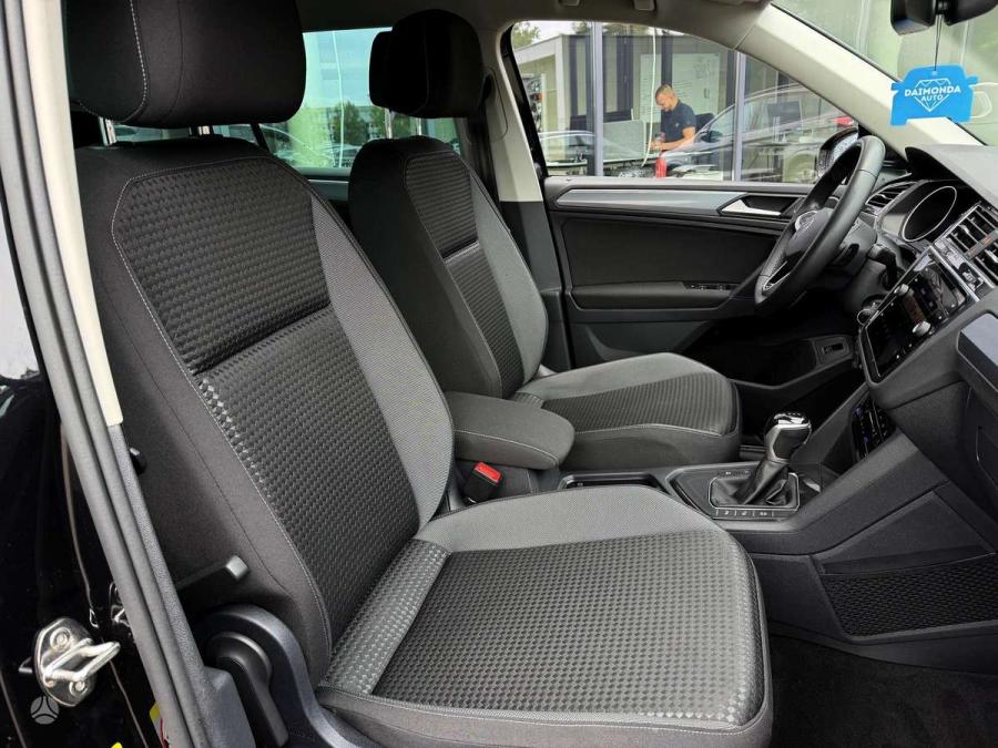 Black Volkswagen Tiguan 2022 in Kaunas, with an engine capacity of 1.50 L and mileage of 210 thousand km for 18500 €, photo 13 on AUTOMOTO.COM.LV