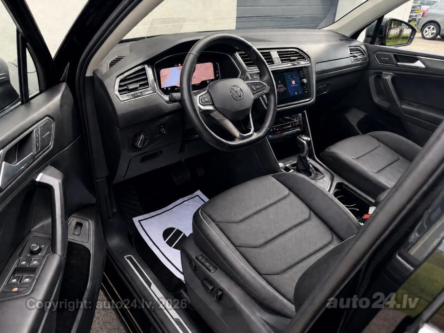 Melns Volkswagen Tiguan 2022 Pērnava, ar dzinēja tilpumu 2.00 L un nobraukumu 91 tūkst. km par 32990 €, foto 11 vietnē AUTOMOTO.COM.LV