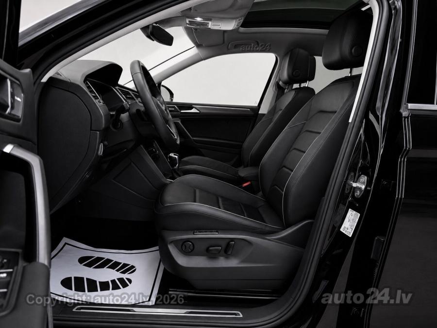Melns Volkswagen Tiguan 2022 Pērnava, ar dzinēja tilpumu 2.00 L un nobraukumu 91 tūkst. km par 32990 €, foto 12 vietnē AUTOMOTO.COM.LV