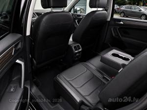 Melns Volkswagen Tiguan 2022 Pērnava, ar dzinēja tilpumu 2.00 L un nobraukumu 91 tūkst. km par 32990 €, foto 14 vietnē AUTOMOTO.COM.LV