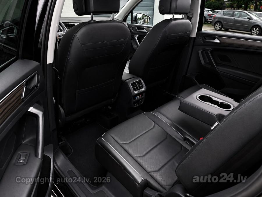 Melns Volkswagen Tiguan 2022 Pērnava, ar dzinēja tilpumu 2.00 L un nobraukumu 91 tūkst. km par 32990 €, foto 14 vietnē AUTOMOTO.COM.LV