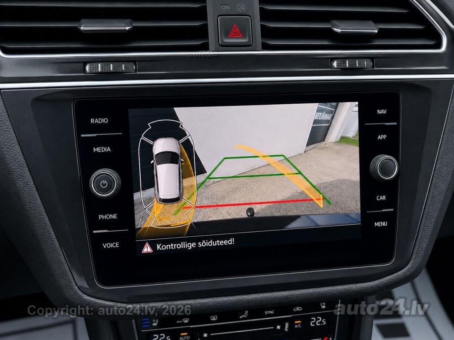 Melns Volkswagen Tiguan 2022 Pērnava, ar dzinēja tilpumu 2.00 L un nobraukumu 91 tūkst. km par 32990 €, foto 23 vietnē AUTOMOTO.COM.LV