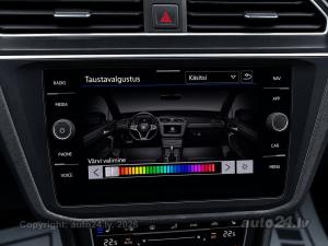 Melns Volkswagen Tiguan 2022 Pērnava, ar dzinēja tilpumu 2.00 L un nobraukumu 91 tūkst. km par 32990 €, foto 24 vietnē AUTOMOTO.COM.LV