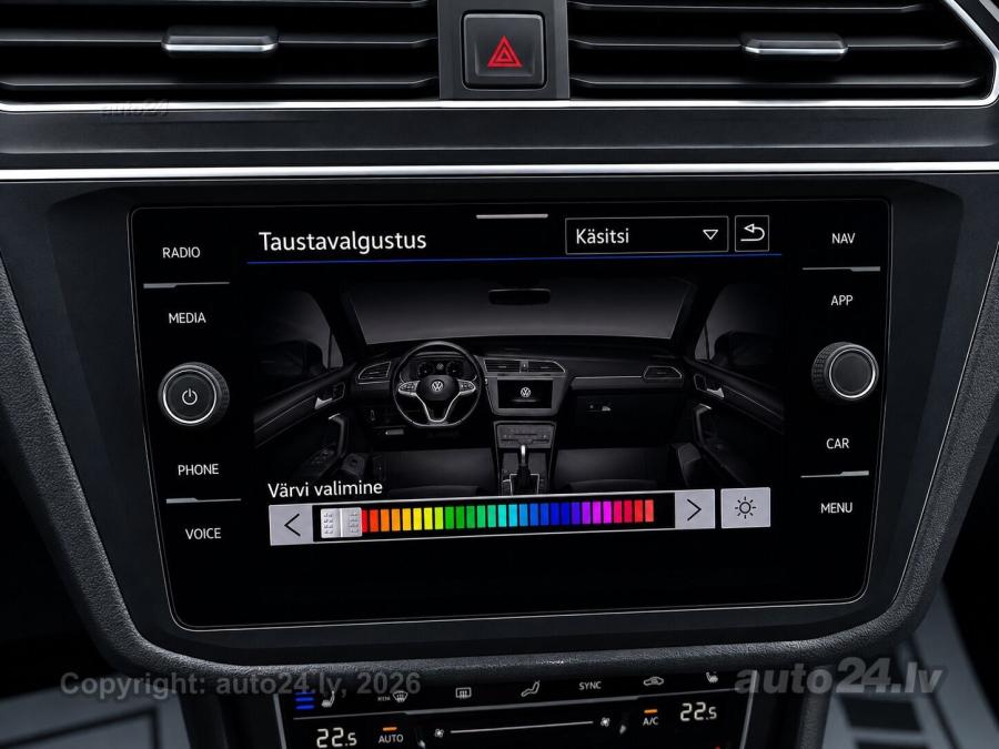 Melns Volkswagen Tiguan 2022 Pērnava, ar dzinēja tilpumu 2.00 L un nobraukumu 91 tūkst. km par 32990 €, foto 24 vietnē AUTOMOTO.COM.LV
