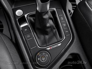 Melns Volkswagen Tiguan 2022 Pērnava, ar dzinēja tilpumu 2.00 L un nobraukumu 91 tūkst. km par 32990 €, foto 25 vietnē AUTOMOTO.COM.LV