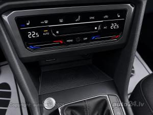 Melns Volkswagen Tiguan 2022 Pērnava, ar dzinēja tilpumu 2.00 L un nobraukumu 91 tūkst. km par 32990 €, foto 26 vietnē AUTOMOTO.COM.LV