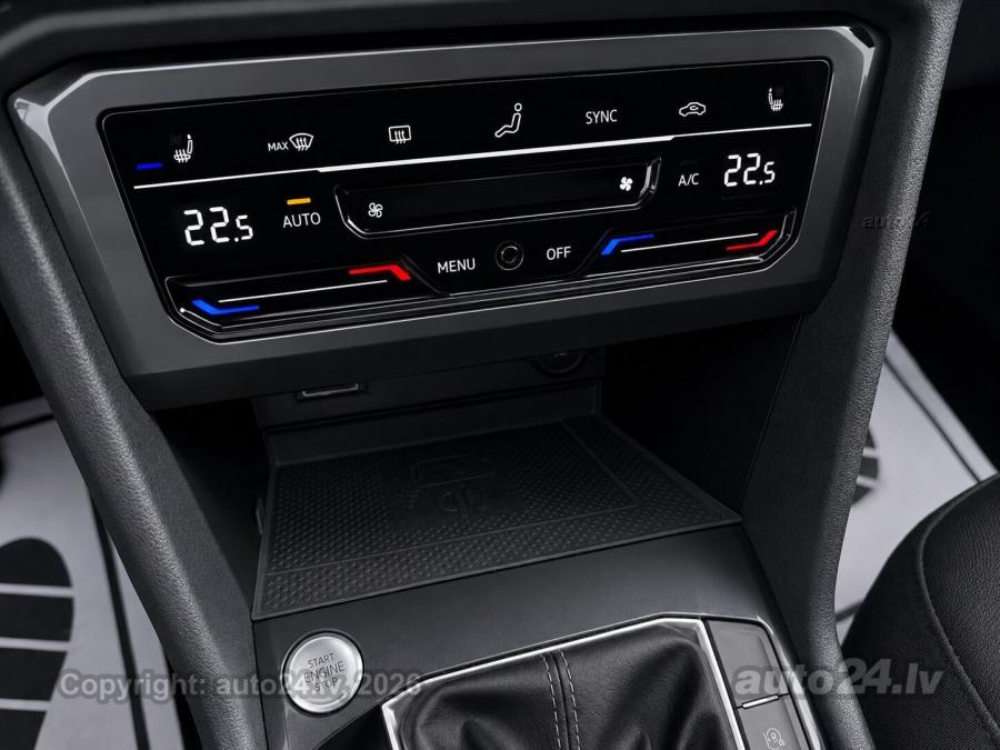 Melns Volkswagen Tiguan 2022 Pērnava, ar dzinēja tilpumu 2.00 L un nobraukumu 91 tūkst. km par 32990 €, foto 26 vietnē AUTOMOTO.COM.LV