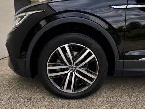 Melns Volkswagen Tiguan 2022 Pērnava, ar dzinēja tilpumu 2.00 L un nobraukumu 91 tūkst. km par 32990 €, foto 31 vietnē AUTOMOTO.COM.LV