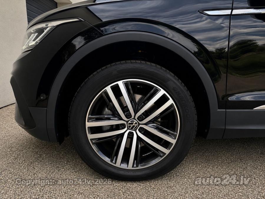 Melns Volkswagen Tiguan 2022 Pērnava, ar dzinēja tilpumu 2.00 L un nobraukumu 91 tūkst. km par 32990 €, foto 31 vietnē AUTOMOTO.COM.LV