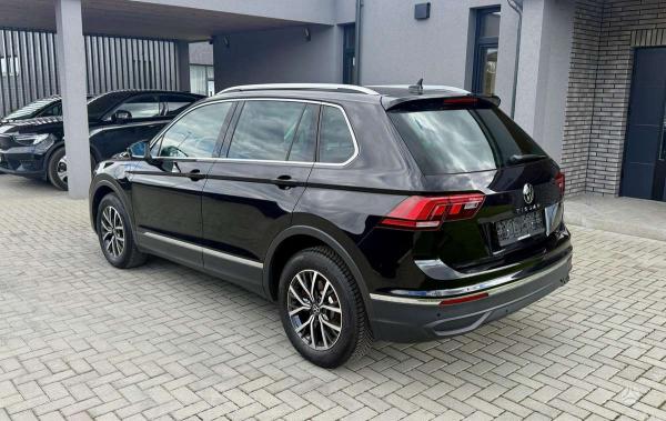 Melns Volkswagen Tiguan 2022 Viļņa, ar dzinēja tilpumu 1.40 L un nobraukumu 119 tūkst. km par 21990 €, foto 5 vietnē AUTOMOTO.COM.LV