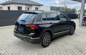 Black Volkswagen Tiguan 2022 in Vilnius, with an engine capacity of 1.40 L and mileage of 119 thousand km for 21990 €, photo 6 on AUTOMOTO.COM.LV